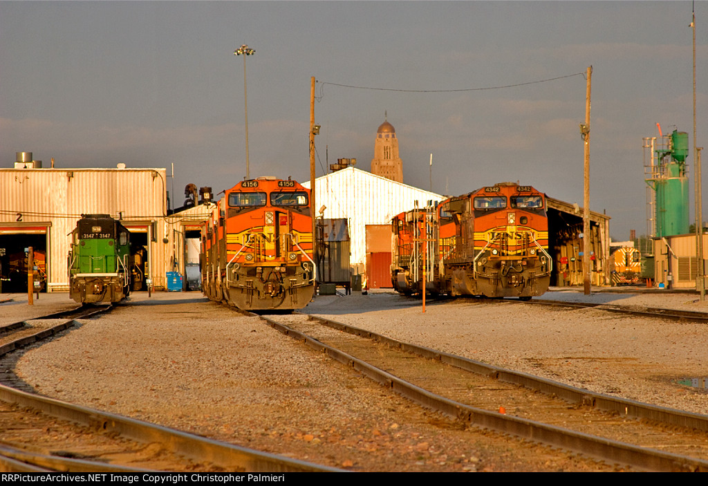 BNSF 3147, BNSF 4156, and BNSF 4342